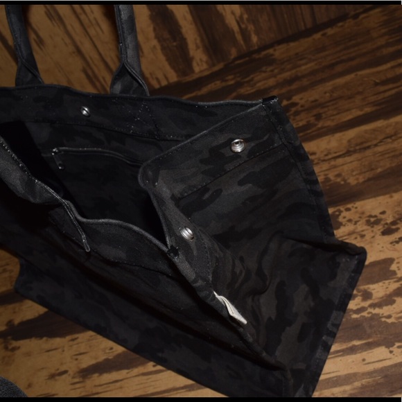 Quilted Koala | Bags | Quilted Koala Black Camo East West | Poshmark